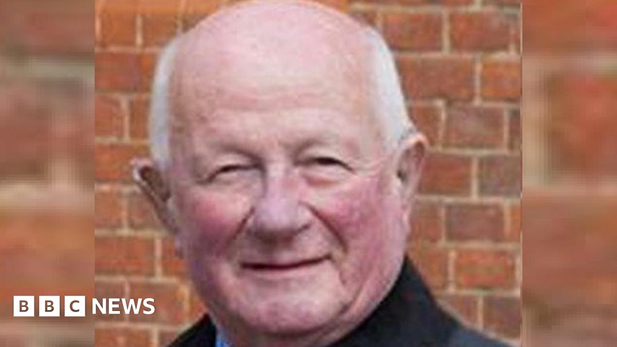 Hartley Wintney crash: Tributes to David Corfield - BBC News