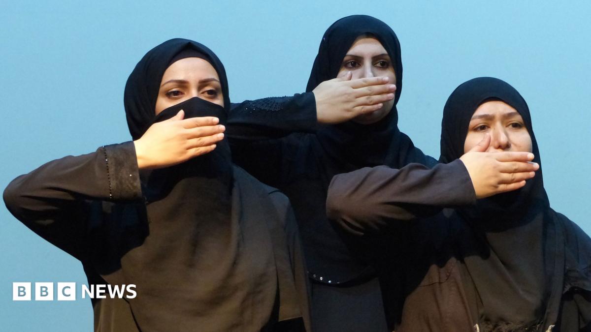 Queens of Syria gives modern twist to ancient tale - BBC News