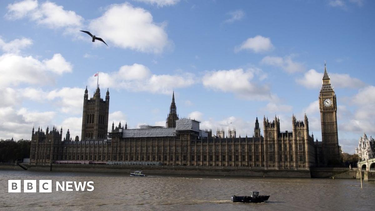 Government 'prepares three-line Brexit bill' - BBC News
