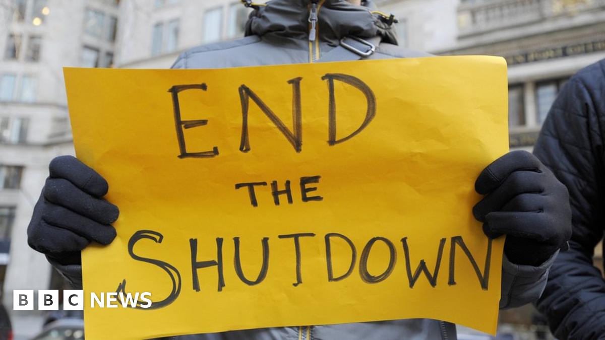 US shutdown: Trump urged to temporarily reopen government - BBC News