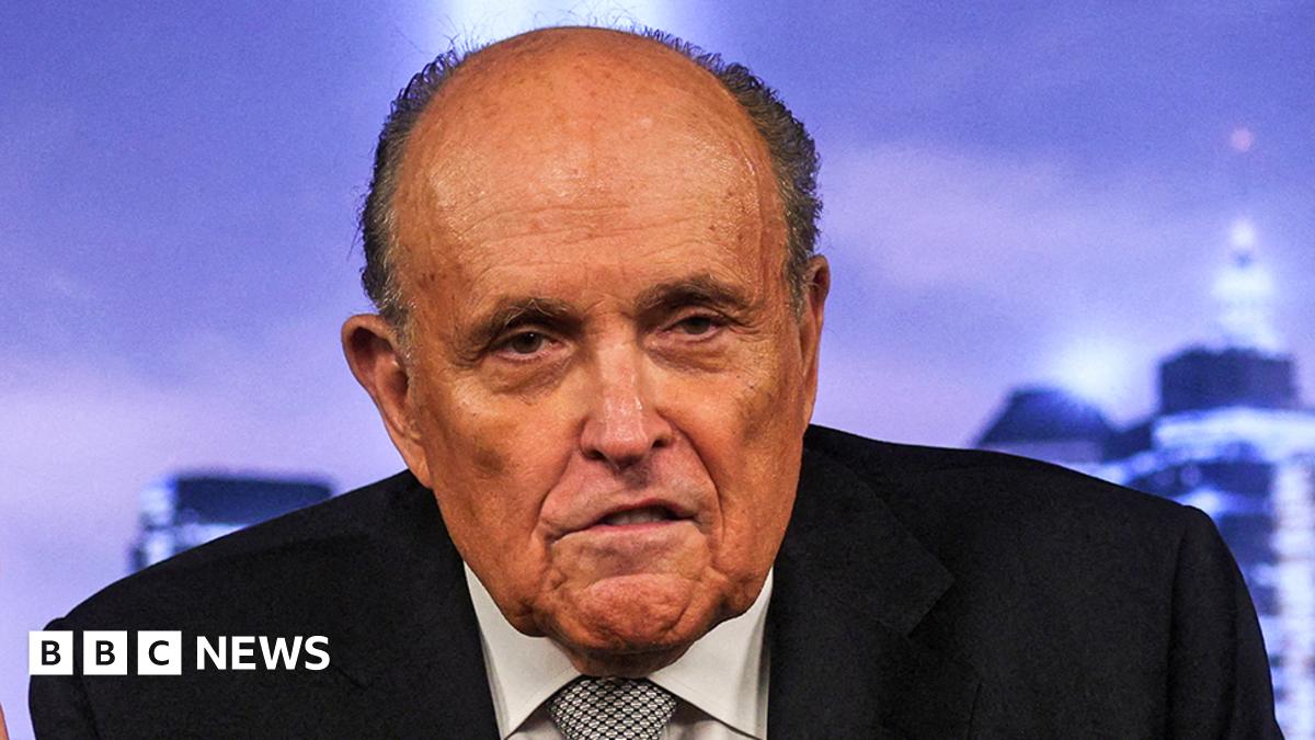 Rudy Giuliani accused of sexual harassment by ex-employee - BBC News