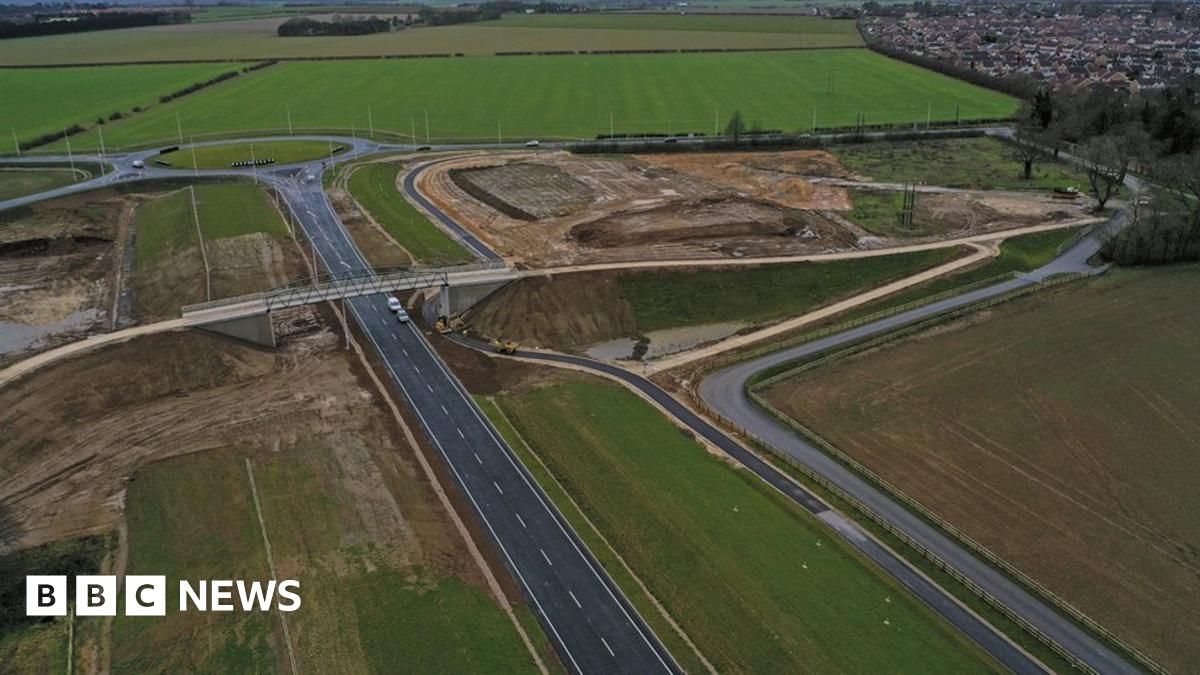 Lincoln Eastern bypass opens after years of planning - BBC News