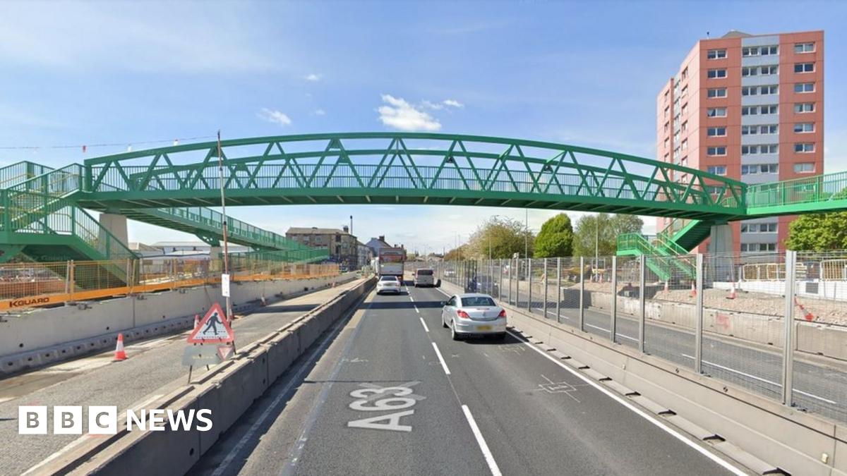 Hull: New footbridge over A63 to open - BBC News