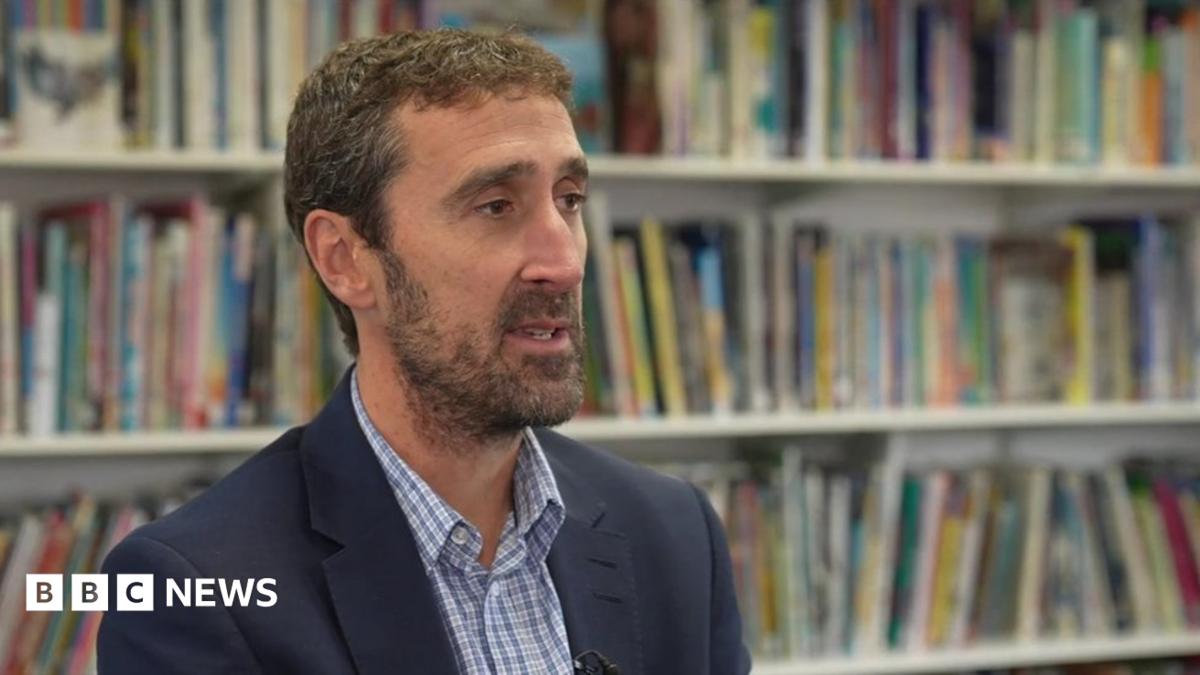 Devon head teacher brings in mother to help cash-strapped school - BBC News