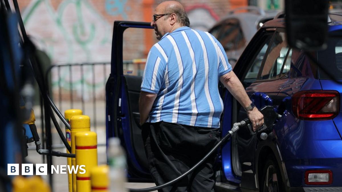 US markets sink on unexpectedly high inflation - BBC News