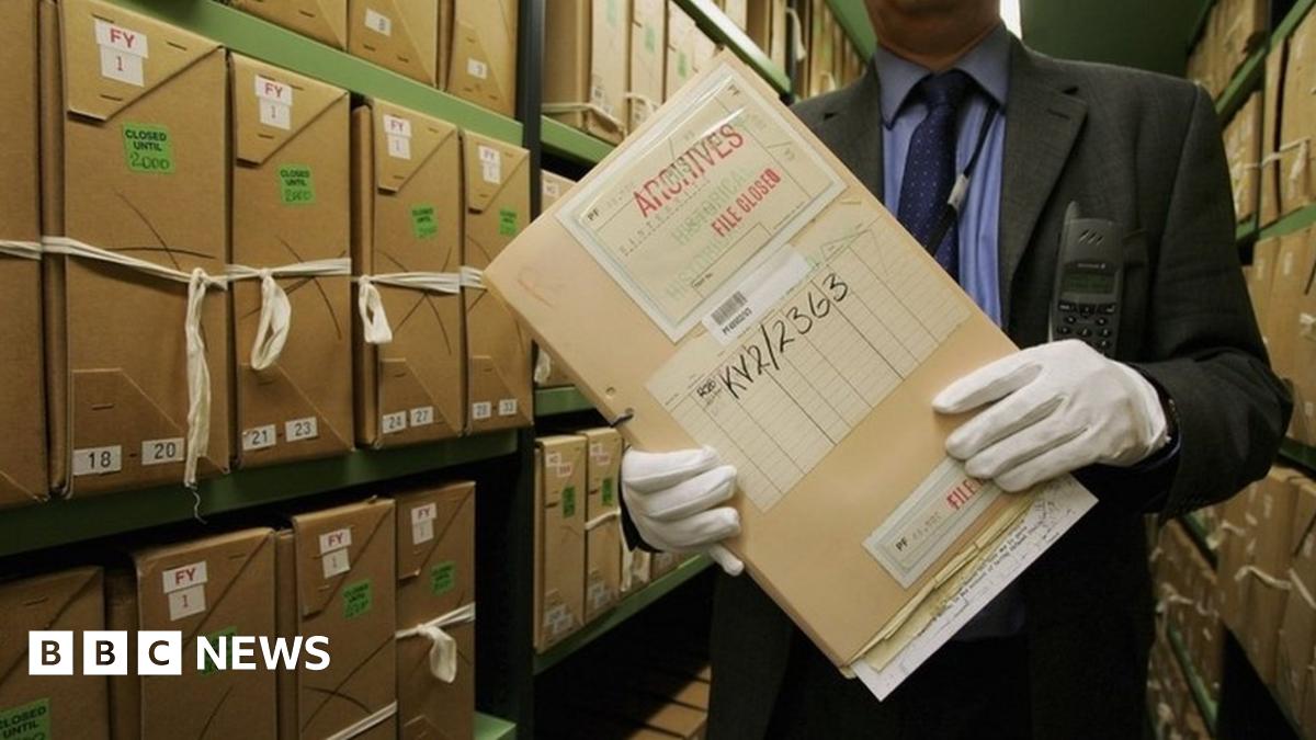 More than 400 government files missing from National Archives - BBC News