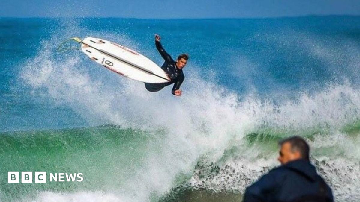 Surf coach Toby Pearce rescued by off-duty lifeguard - BBC News