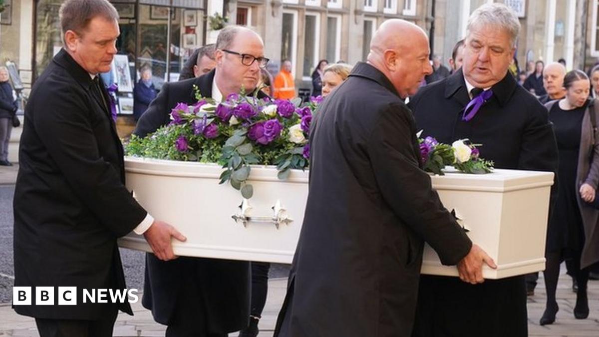 Hexham stabbing: Funeral held for teenager Holly Newton - BBC News