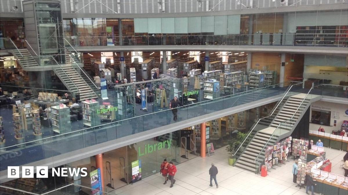 Cost of Living: Norfolk's 47 libraries become warm spaces - BBC News