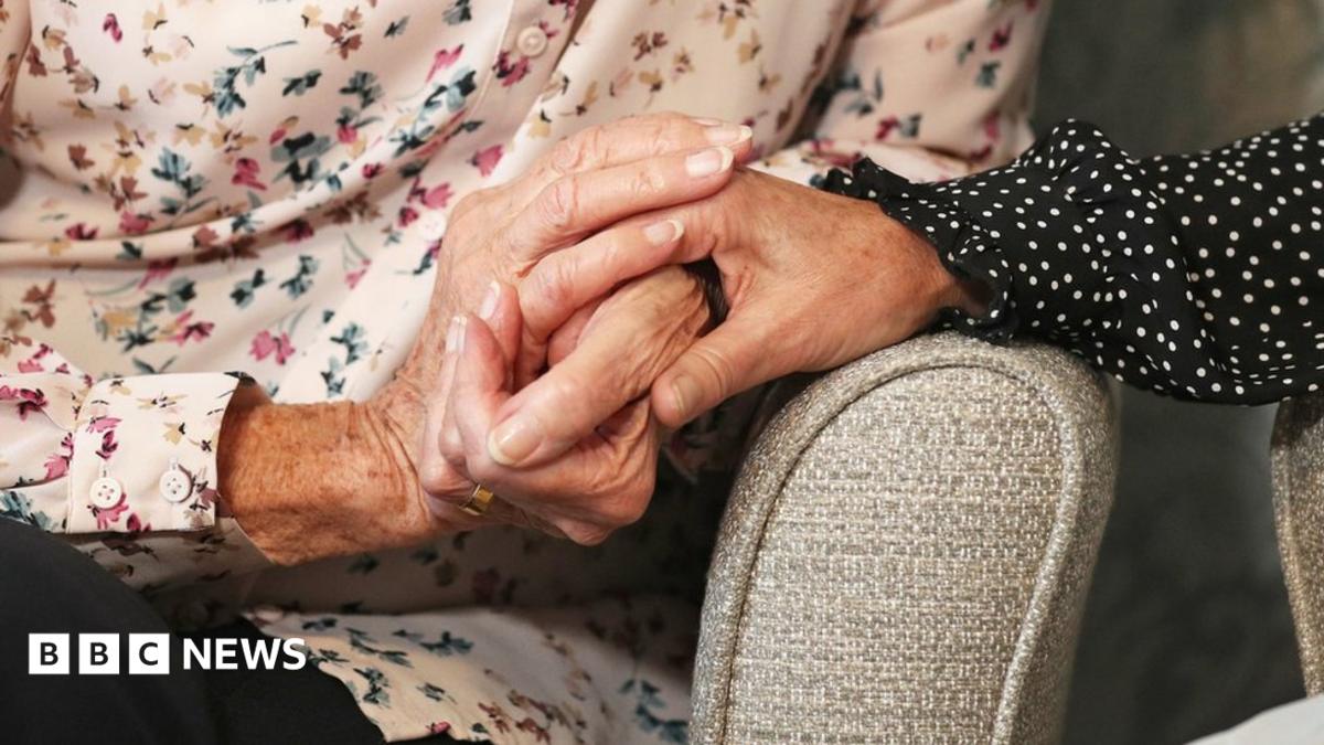 Manx Care advice service drop-ins extended for winter months - BBC News