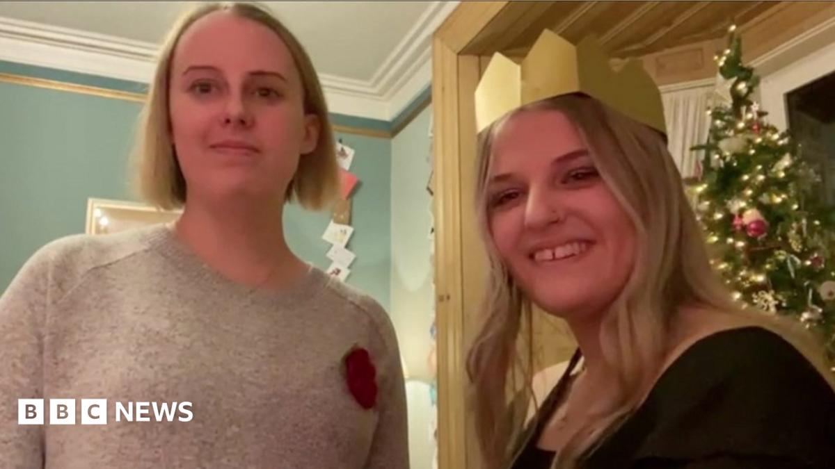 Laura Nuttall: Cancer patient's family celebrates early Christmas - BBC ...