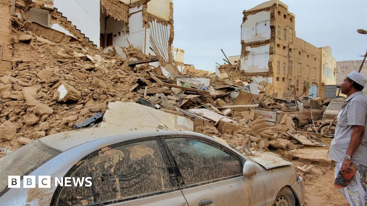 Yemen flash flooding causes large-scale damage - BBC News