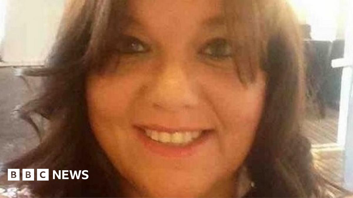 Gwent Police detective fired for breaking wind and swearing - BBC News