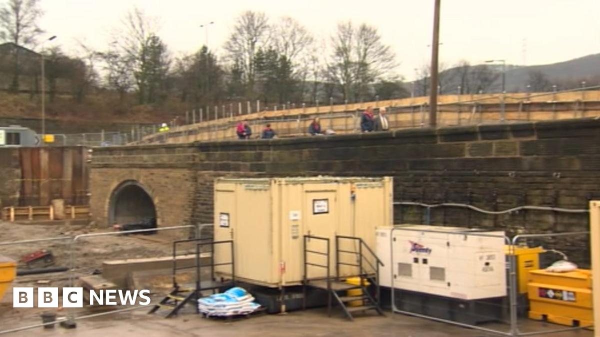 Flood damaged Elland Bridge reopened to pedestrians - BBC News