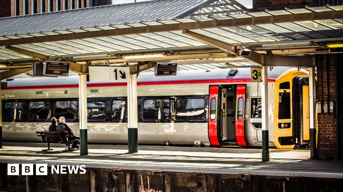 Halton Curve: Rail line links north Wales and Liverpool - BBC News