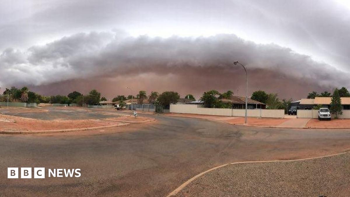 Dust cloud hits Western Australia as cyclone looms - BBC News