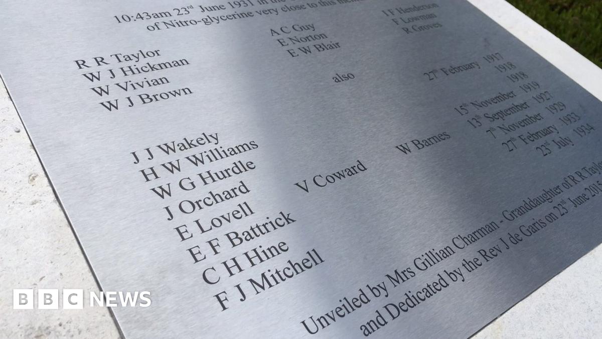 Poole memorial to Royal Navy Cordite Factory blast victims - BBC News