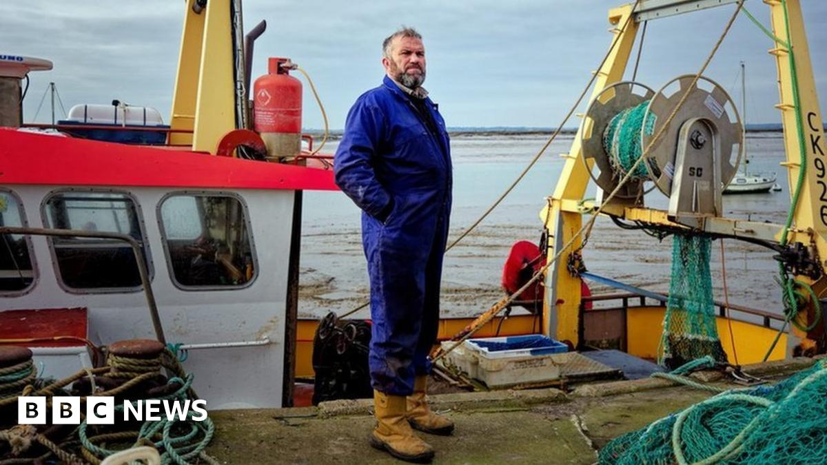 The bomb-hunters scouring UK waters for unexploded weapons - BBC News