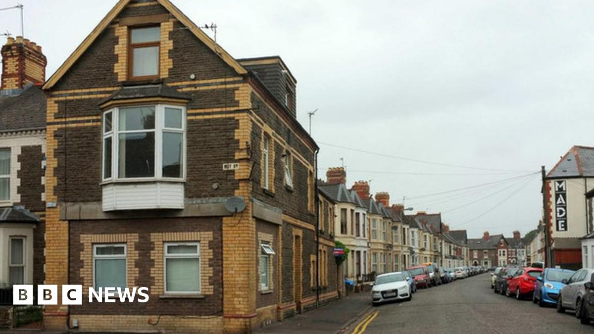 Roath fire: Five escape from burning Cardiff building - BBC News