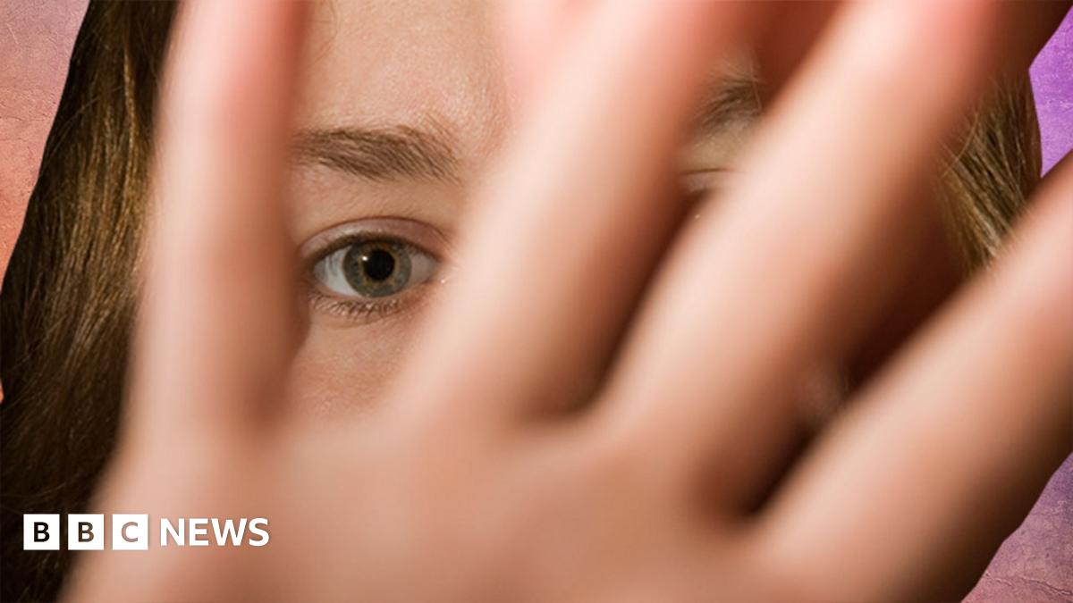 Coercive behaviour: How to tell if your partner's controlling you - BBC ...