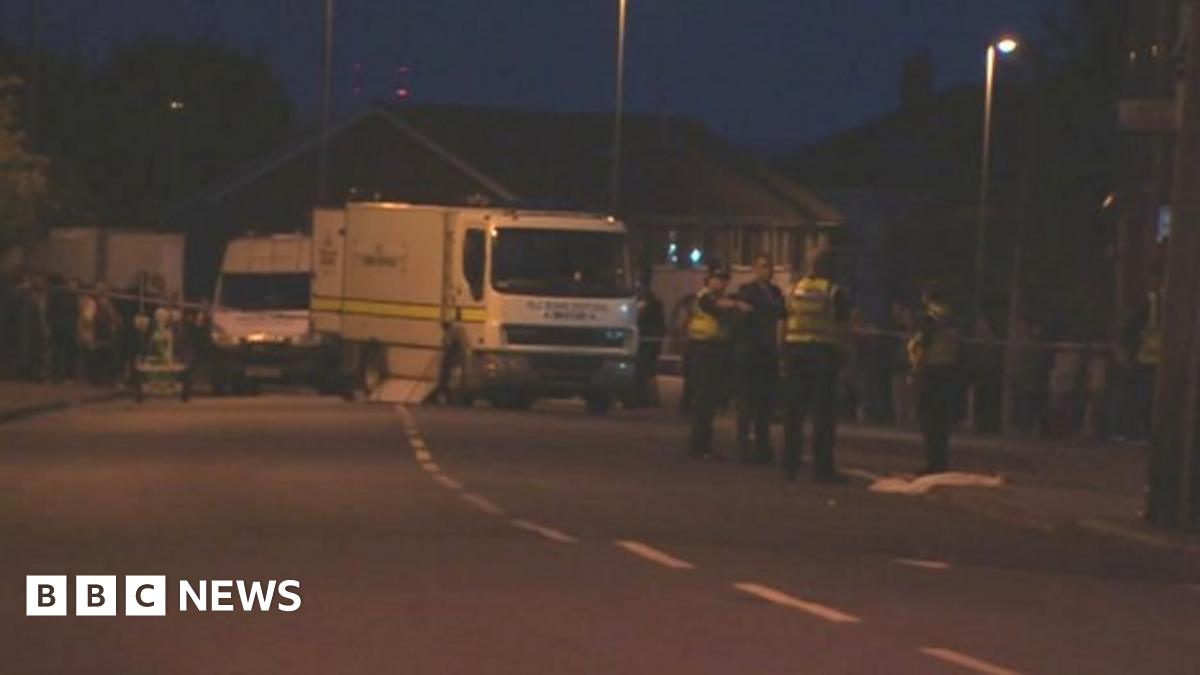 Fireworks blamed for Leeds flat explosion - BBC News