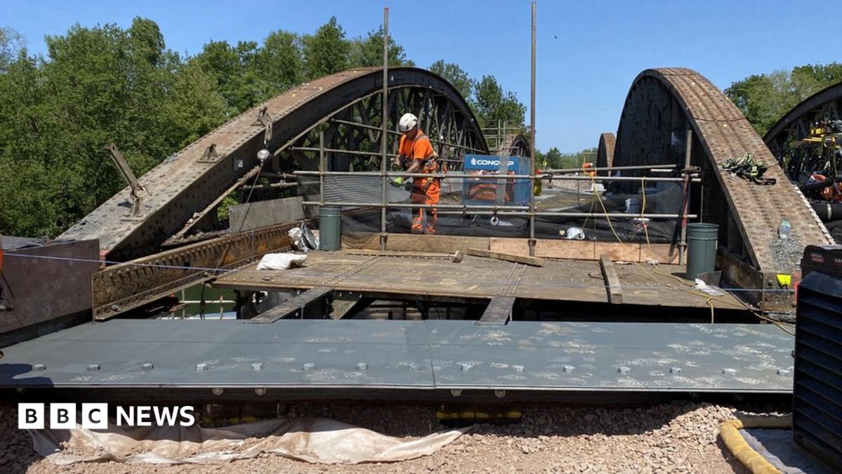 Work to repair unsafe Nuneham Viaduct almost complete - BBC News