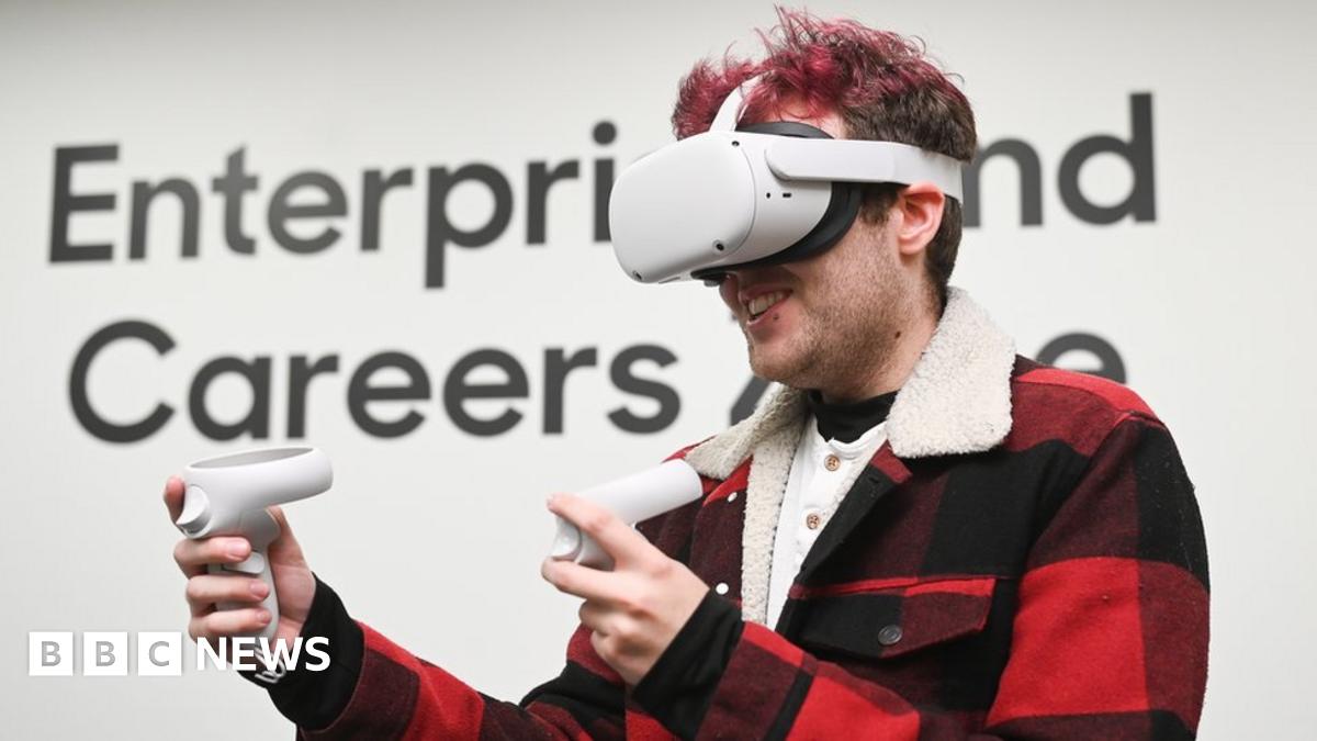 University of Suffolk joins transatlantic virtual reality scheme - BBC News