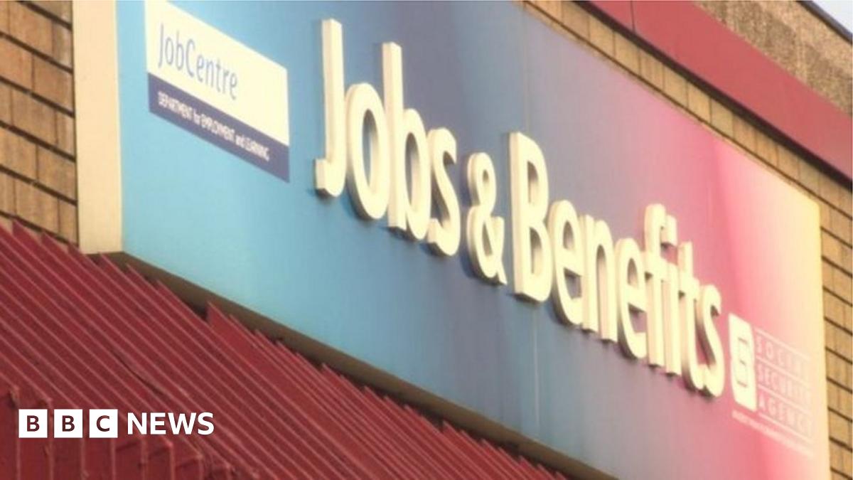 Northern Ireland jobs 'up by 8,000 on 2015 total - BBC News