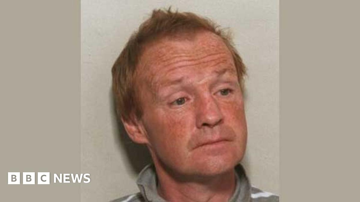 Michael Mearns cemetery murder: Teenagers traced - BBC News
