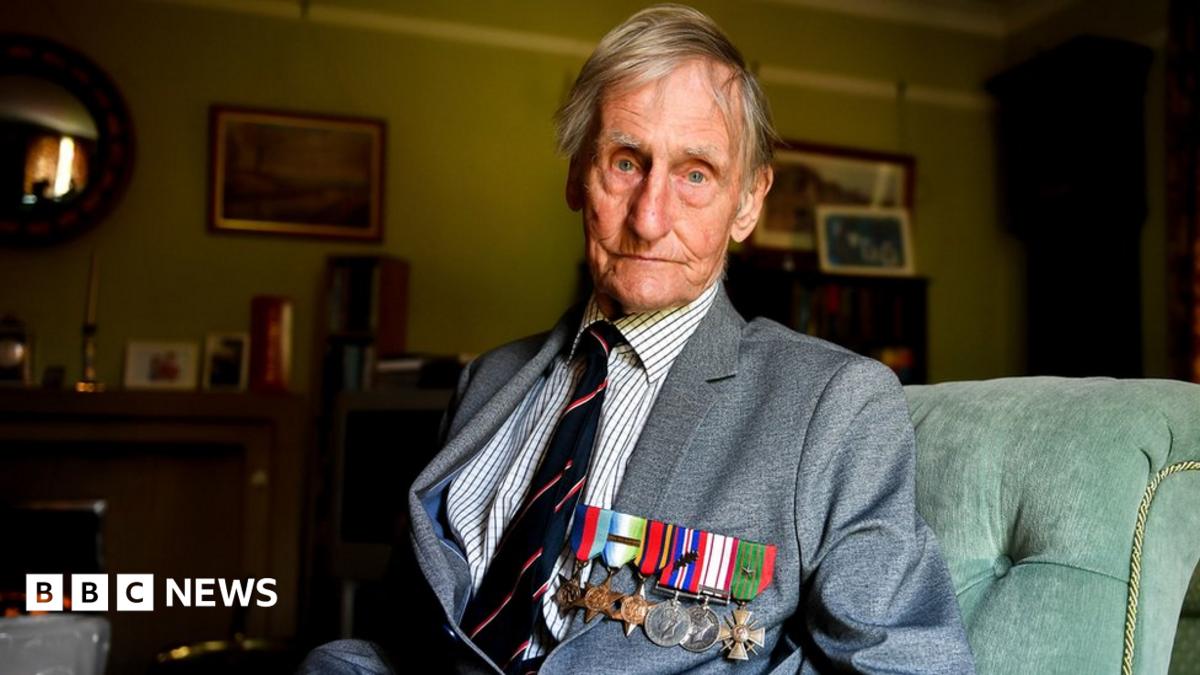 Jim Booth: Funeral held for Somerset Second World War veteran - BBC News