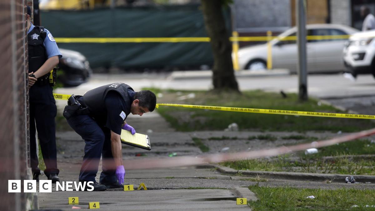 Chicago appeals for help after dozens shot over weekend - BBC News