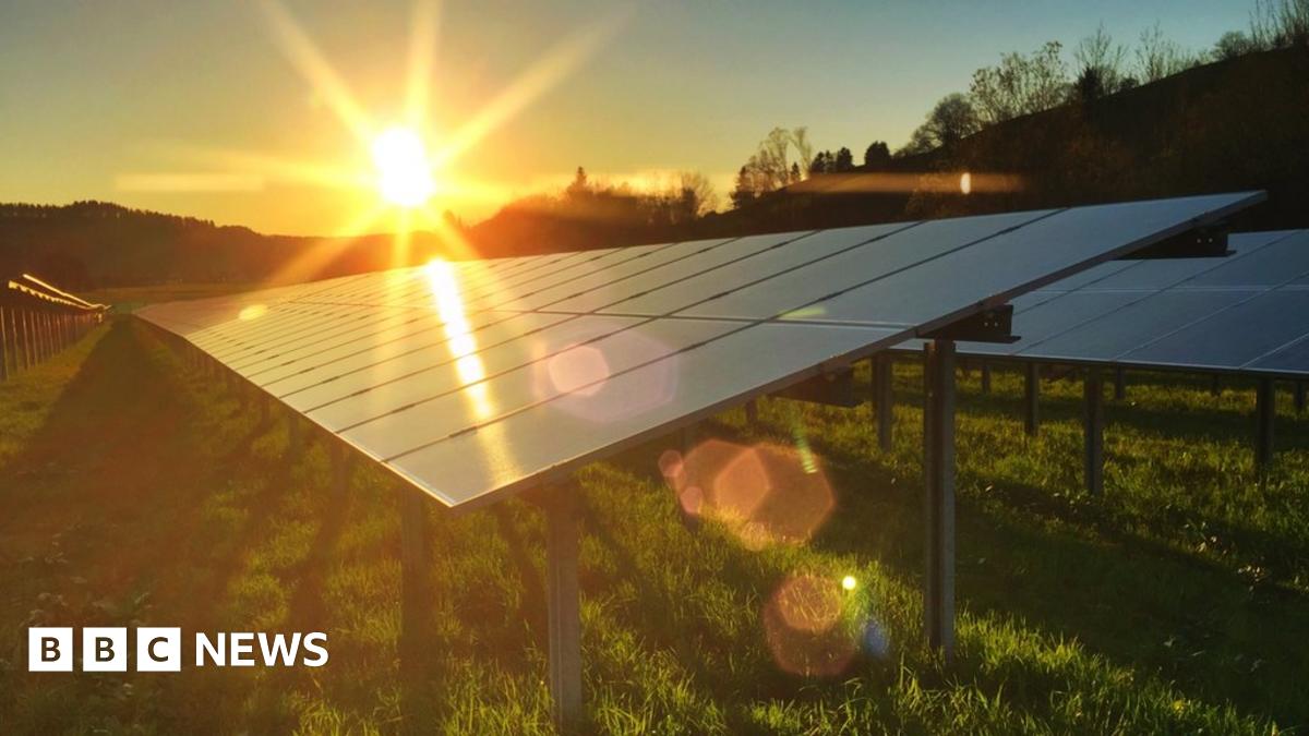 Why record heat doesn't mean record solar power - BBC News