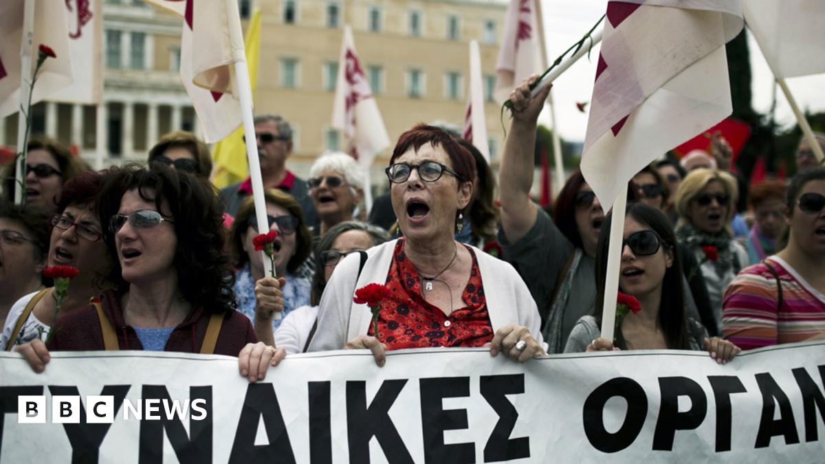 Nervous Greeks worry Brexit may lead to Grexit - BBC News
