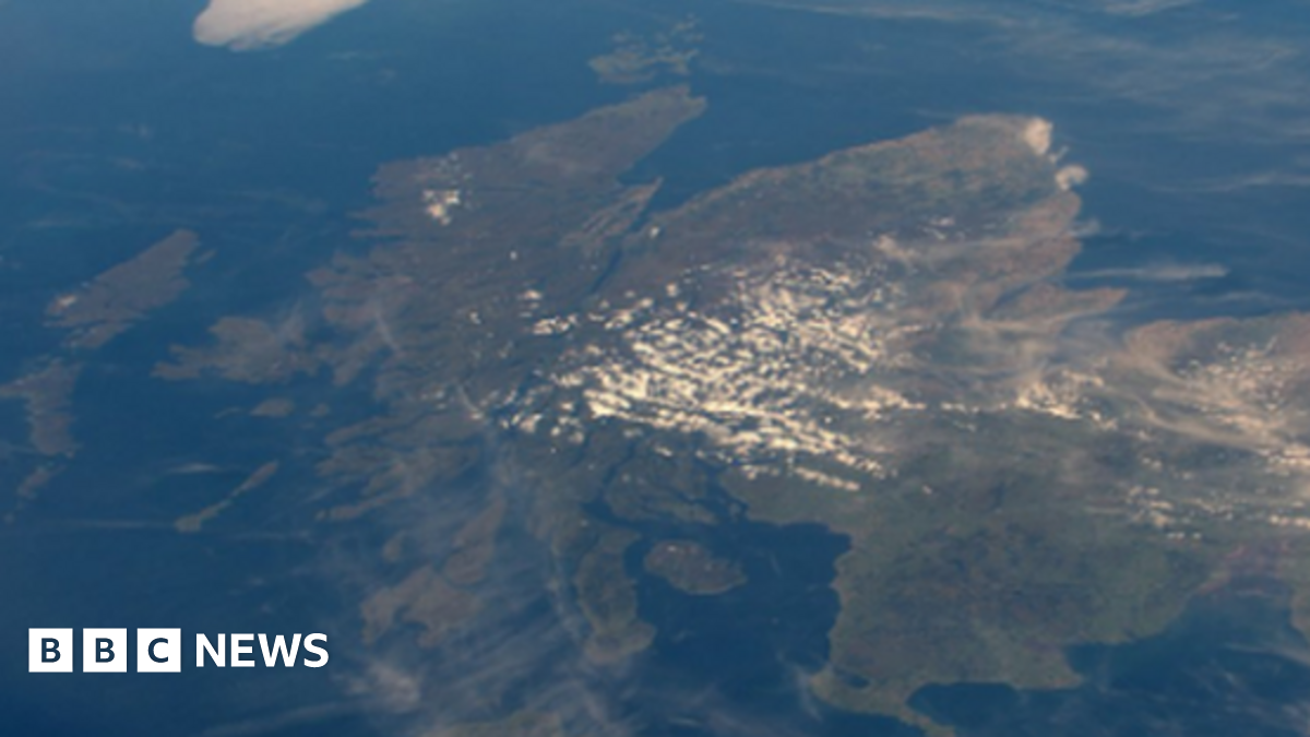Cloudless Scotland snapped from space - BBC News