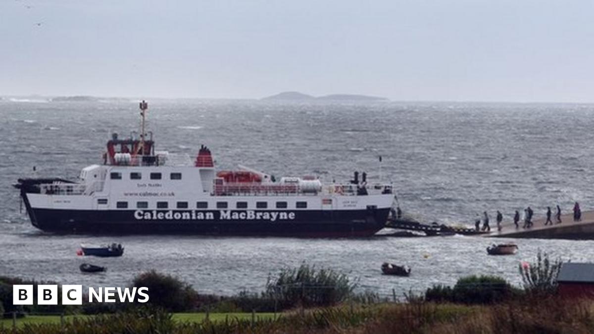 Agreement protects CalMac workforce, says TSSA - BBC News