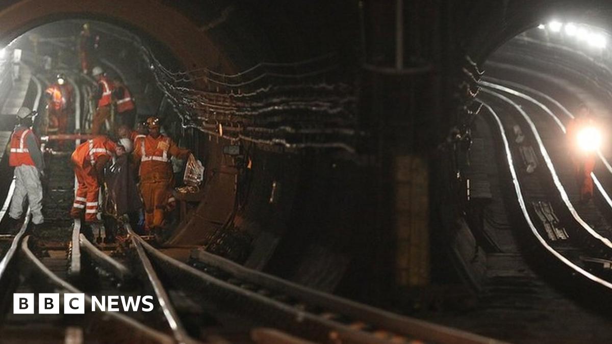 TfL blamed for £886m 'scandal' of Tube upgrade delays - BBC News