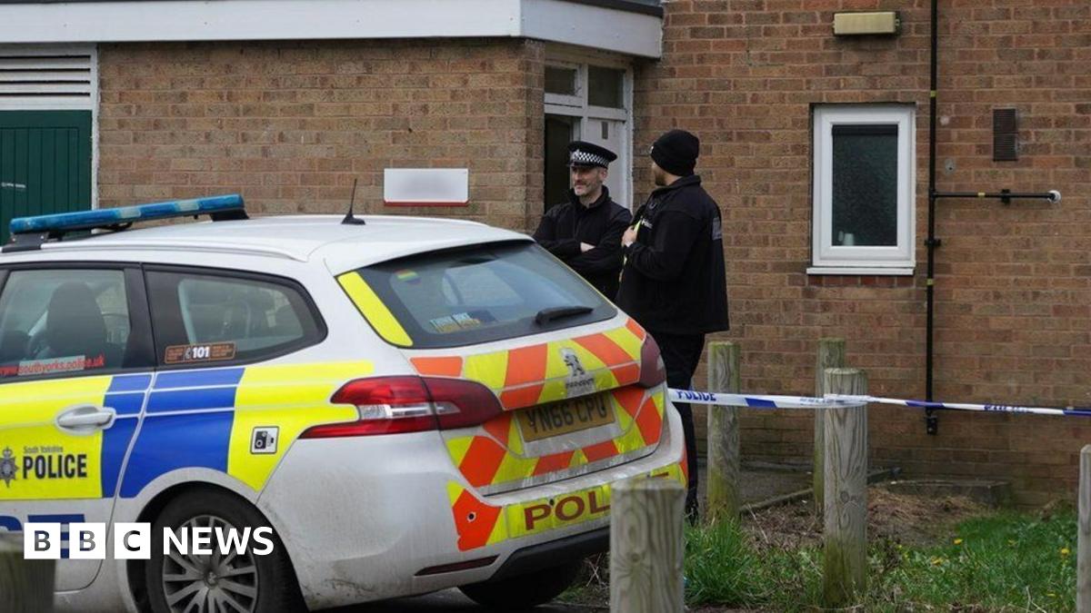 Two more arrests in Sheffield flat death murder inquiry - BBC News