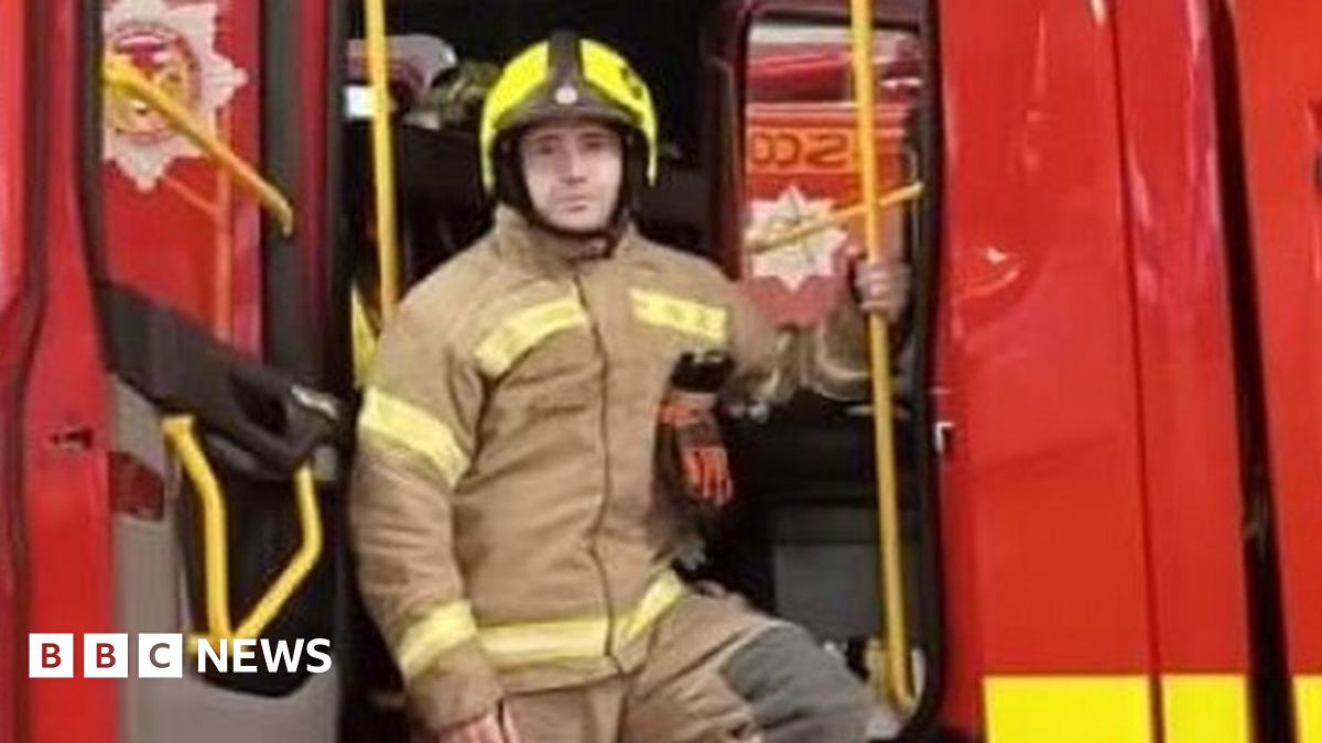 Firefighter dies after Jenners blaze in Edinburgh - BBC News
