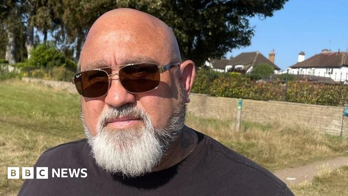HMP Wandsworth inmate recalls kitchen colleague Daniel Khalife - BBC News