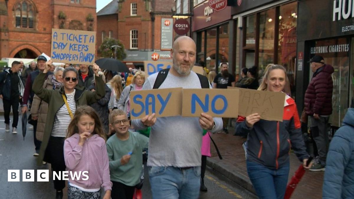 Cheshire: Protest march over proposed parking charges - BBC News