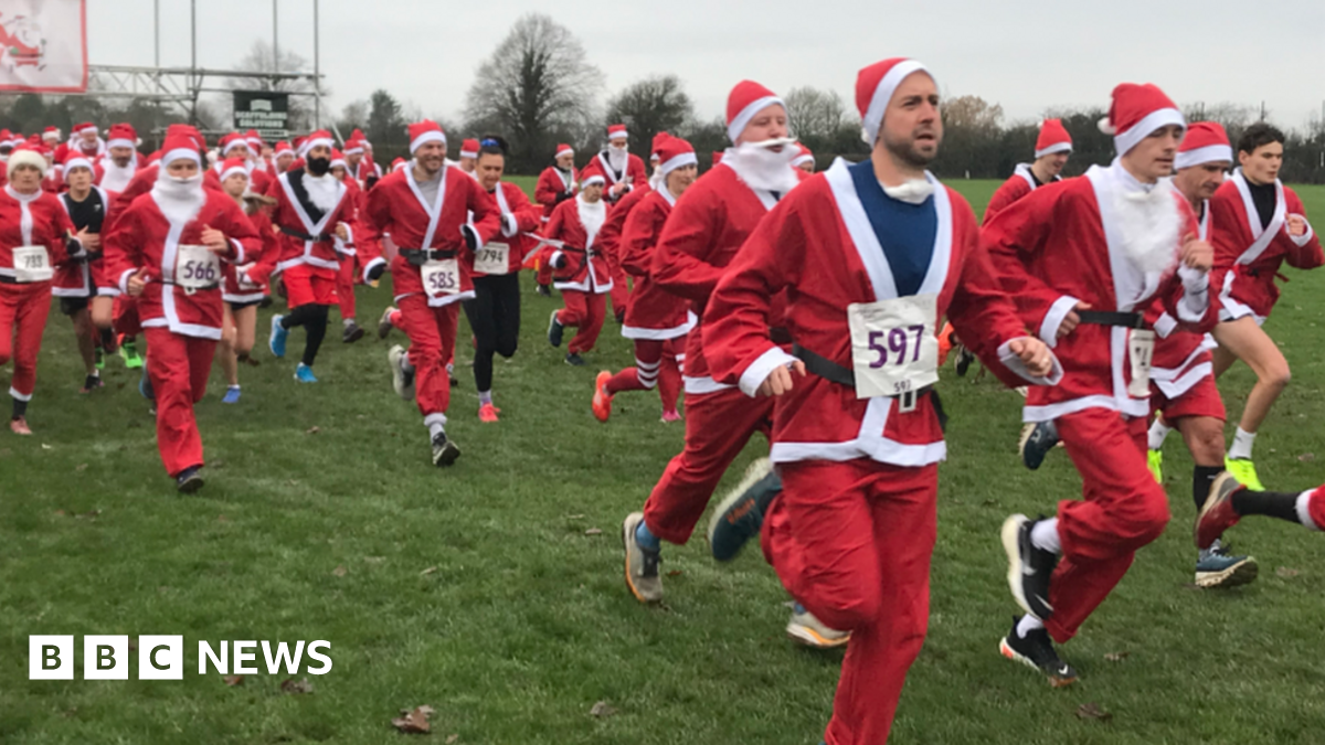 Saltford Santa Dash: 750 runners dressed as Santa raise £10k for ...