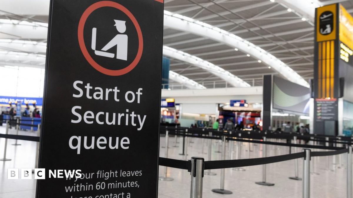 Heathrow Airport eyes summer for switch to new security scanners - BBC News