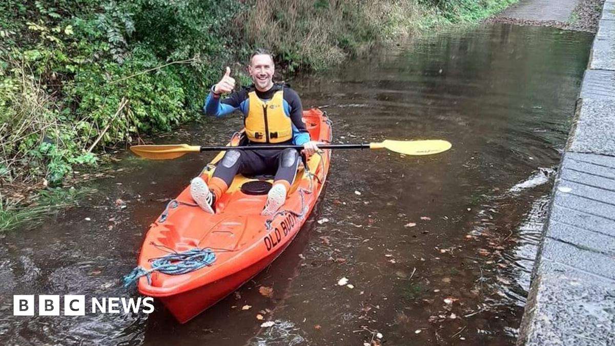 London Marathon: Kayak man helps 'virtual' runners in St Albans flood ...