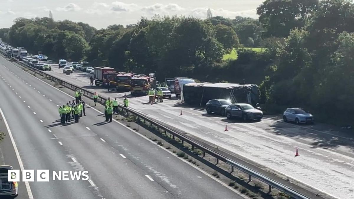 M53 crash: Major incident as school bus full of children overturns ...
