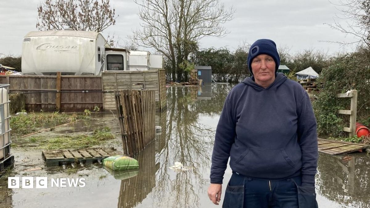 Somerset family loses thousands after 'frightening' flooding - BBC News