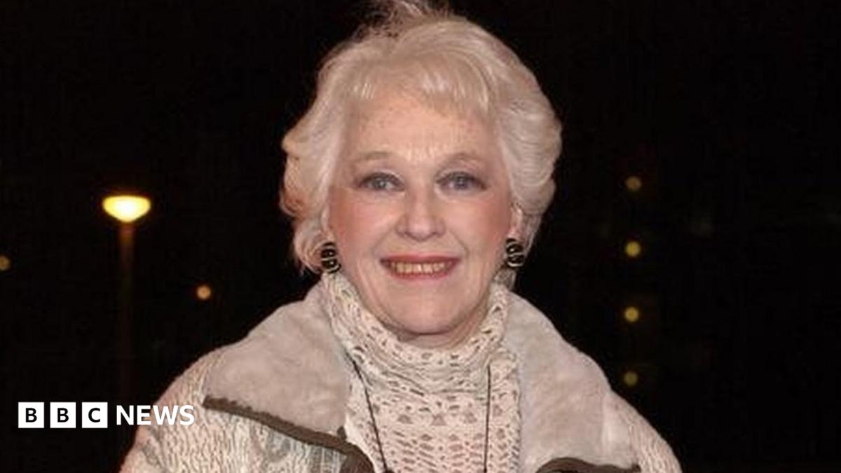 Katie Boyle: Former TV personality dies aged 91 - BBC News