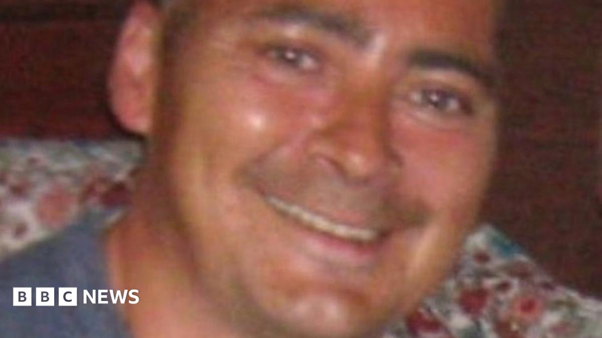 Robert Beattie: Ninth murder arrest over man's fire death - BBC News