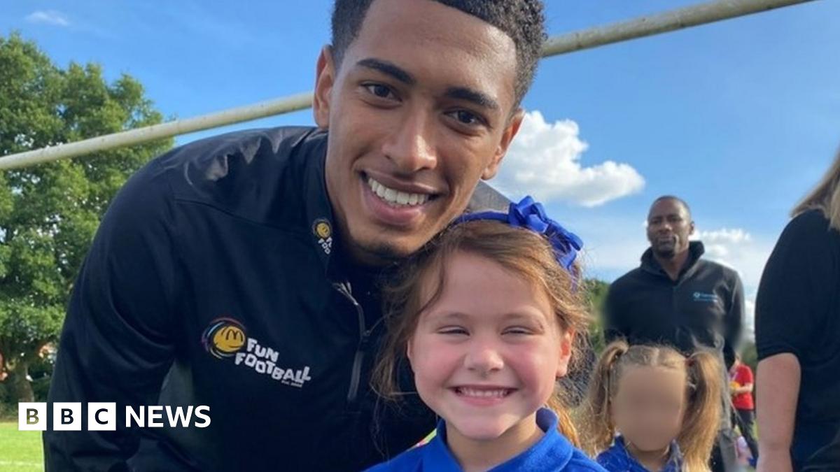 Jude Bellingham thrills Stourbridge pupils with guest role - BBC News