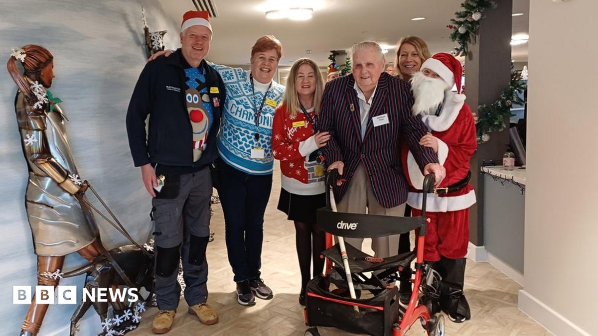 Blind veteran 'blessed' to spend Christmas at charity centre - BBC News