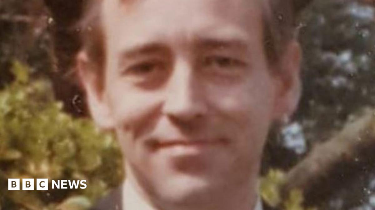 Howard Staff death: Further arrests in Wigston murder inquiry - BBC News